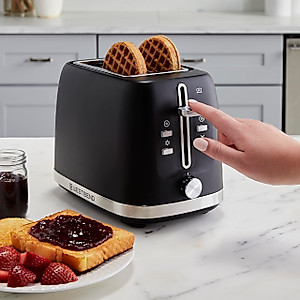 West Bend Toaster 2 Slice Extra-Wide and Deep Slots with 3 Functions and 7 Shade Settings Manual Lift Lever and Auto-Shut Off, 750-Watts, Black