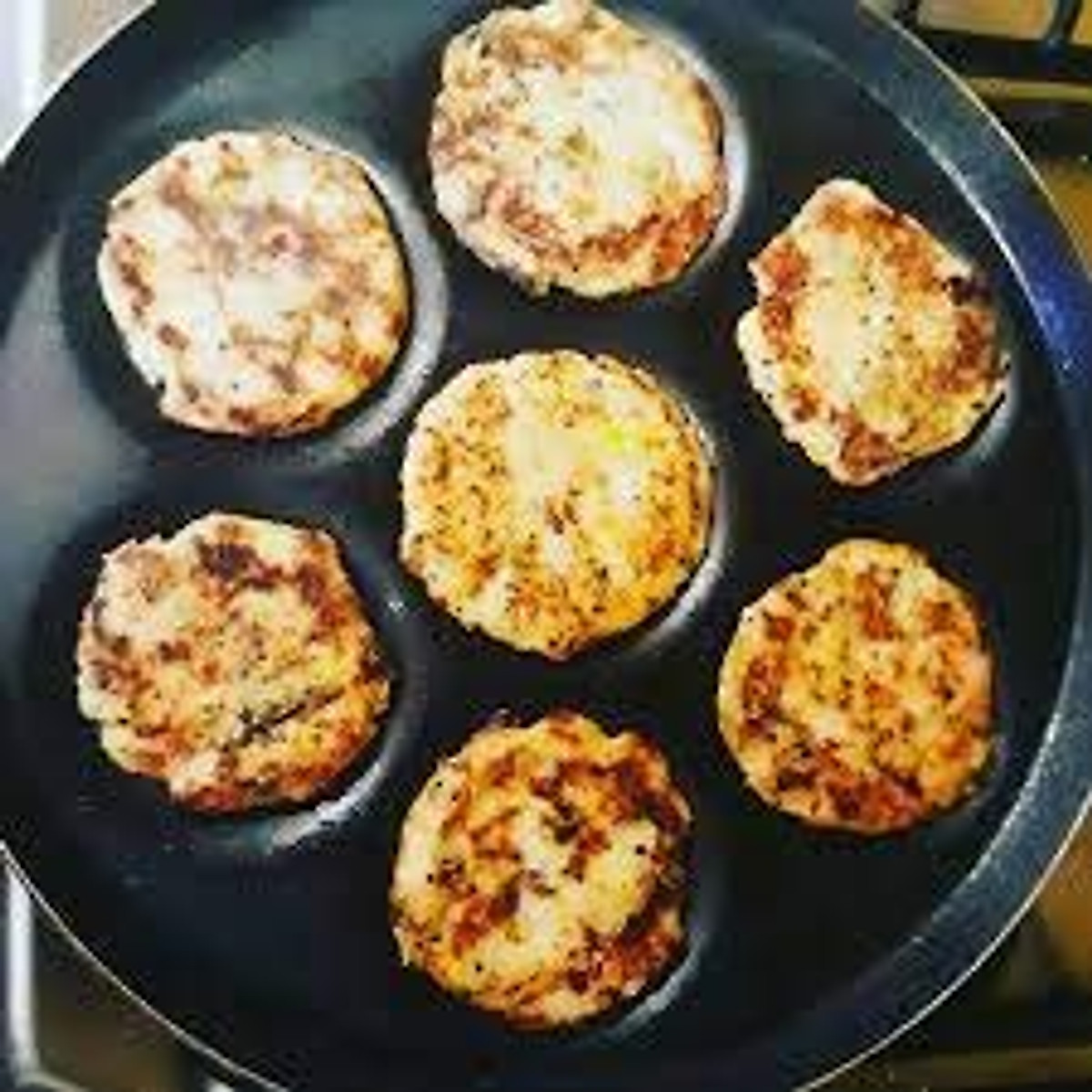 Pancake Maker Nonstick Mini Uttapam Maker Mini Pancake and Blini Pan Mini Uttapam tawa Silver Dollar Pan Nonstick Pan Cake Griddle crepe Tawa 7 Cavity (275mm)