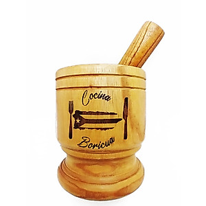 Wooden Mortar Puerto Rico (Big), Pilón de Puerto Rico/Pilón Boricua. Cocina Boricua (Grande) Size : 6.25 X 5.25. Flag design engraved. Con diseño de bandera grabado en la madera.