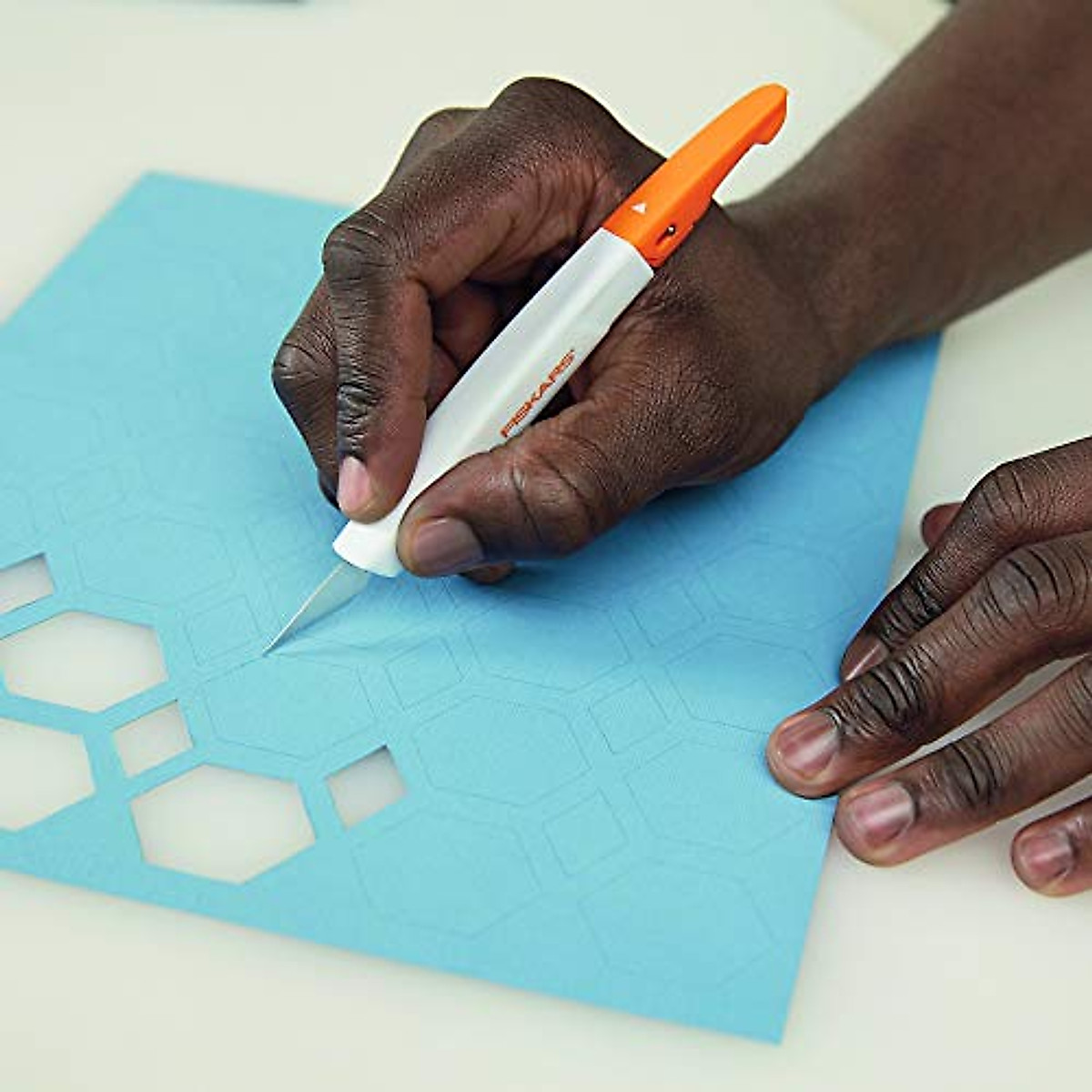 Fiskars Premium Precision Art Knife - N°11 Blade, Precision Handicraft Knife/Blade, Total Length: 15.5 cm, Incl. 1 Blade No. 11, Quality Steel/Plastic, White/Orange, 1024386