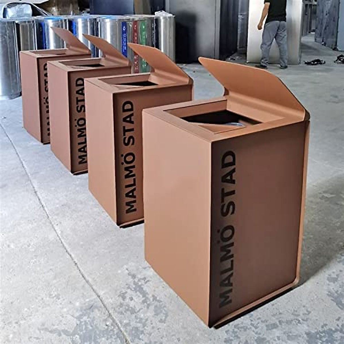 Trash Can Outdoor Square Trash Can, Large-Capacity Commercial Trash Can with Solid Steel Frame and 1 Wooden Panel, Creative Vintage Trash Can Outdoor Trash Can