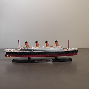 Titanic Resin Model 8" long (sg)