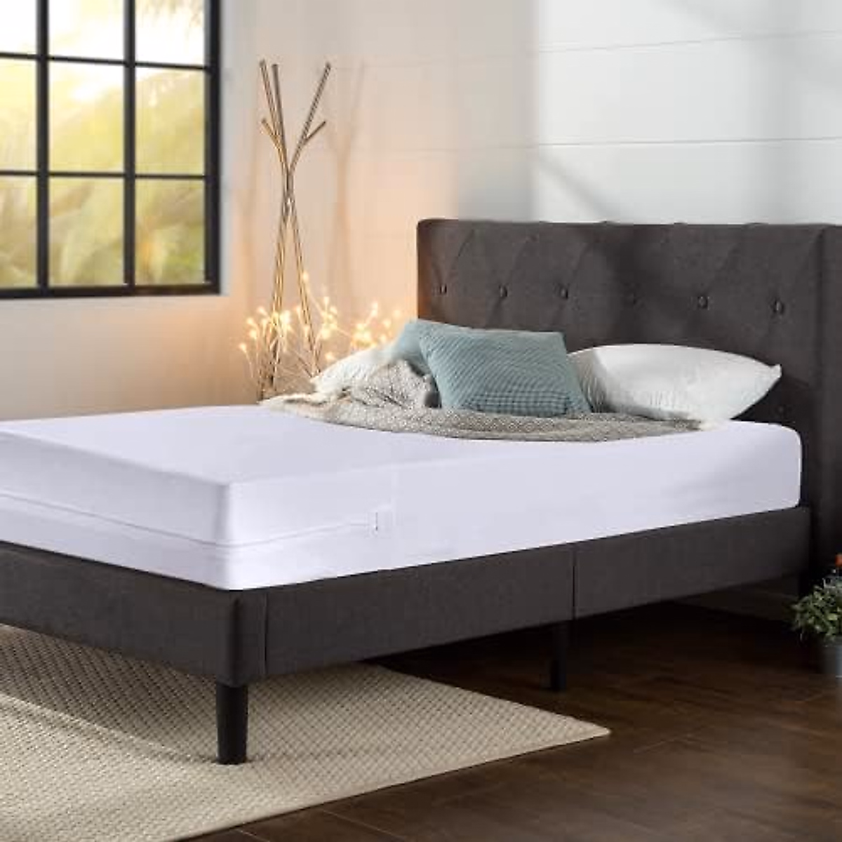 Nutan Ultra Plush Mattress Protector for 9" to 12" Mattresses, Heavy Duty Waterproof Zippered Bedbug Protectors, Washable Fabric, Dirt and Fungus Proof, White, Queen