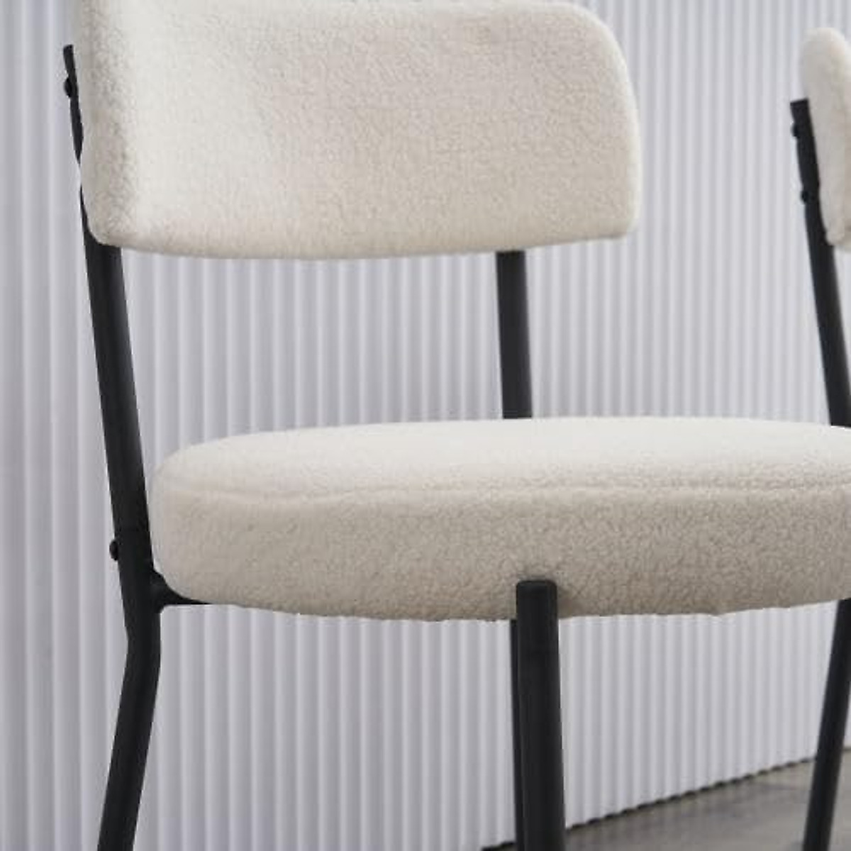 AWQM White Dining Chairs Set of 4, Upholstered Boucle Dining Chair with Curved Backrest and Black Metal Legs, Kitchen Dining Room Chairs for Living Room, Kitchen