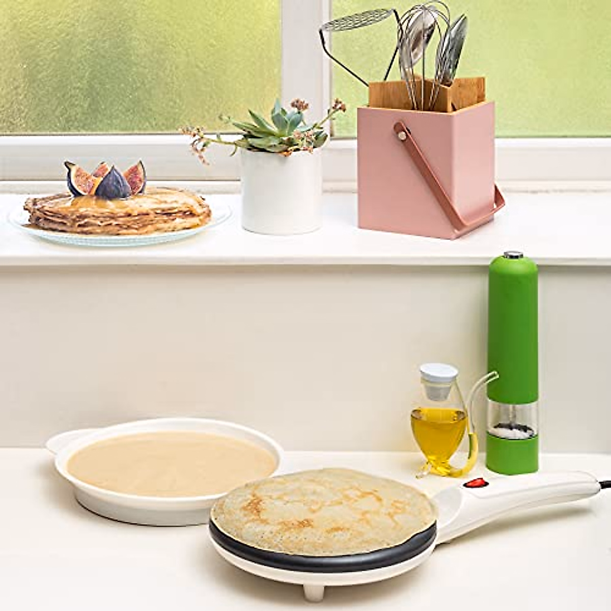 Moss & Stone Electric Crepe Maker, Pan Apo Portable Crepe Maker & Hot Plate Cooktop On/Off Switch, Nonstick Coating, Automatic Temperature Control, Easy To Use For Pancakes, Blintz, Chapati