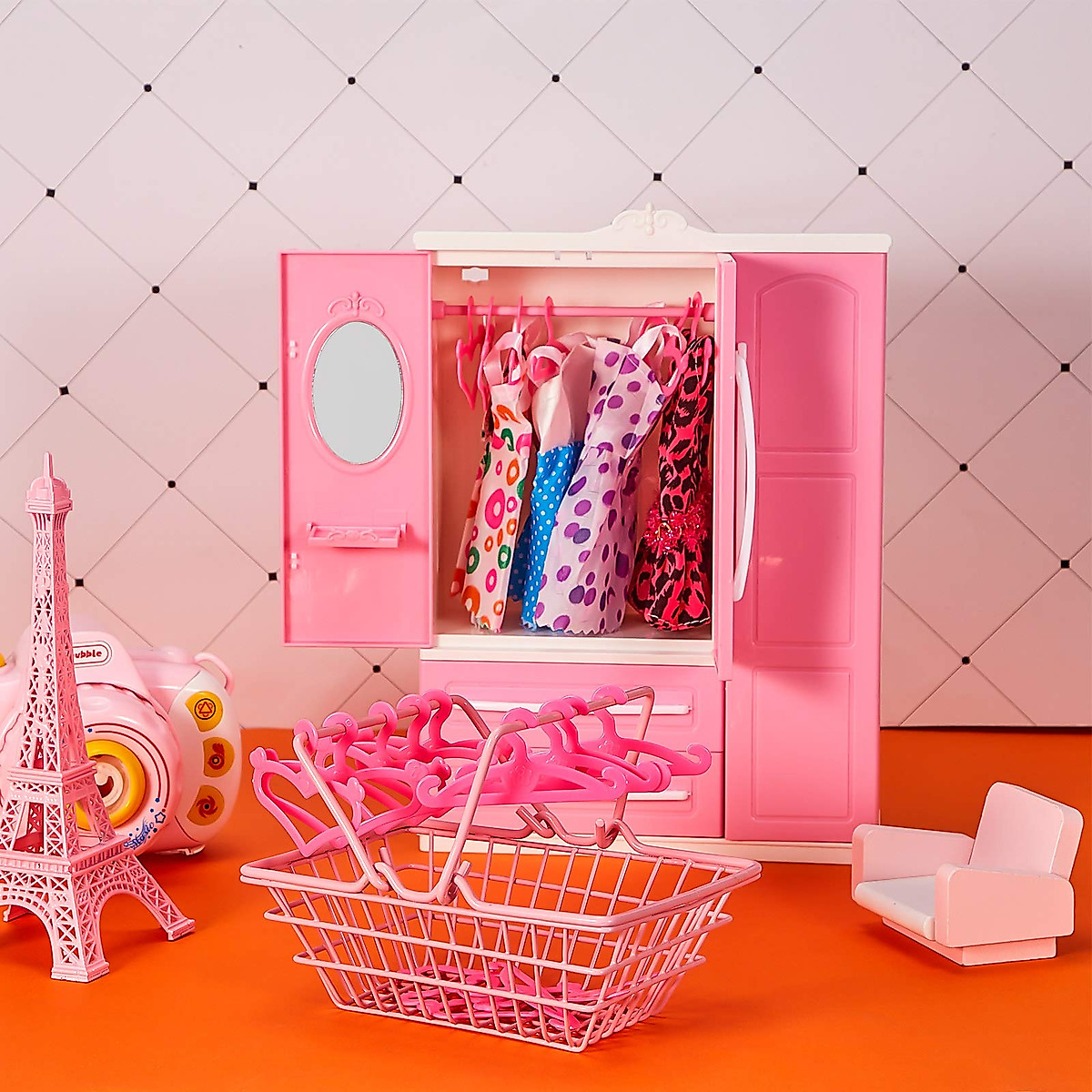 Doll Closet Furniture Wardrobe Clothing Organizer Doll Open Wardrobe Dollhouse Closet with 20 Pieces Doll Hangers 2 Style Pink Plastic Hangers Dollhouse Furniture Accessories (Classic Style)