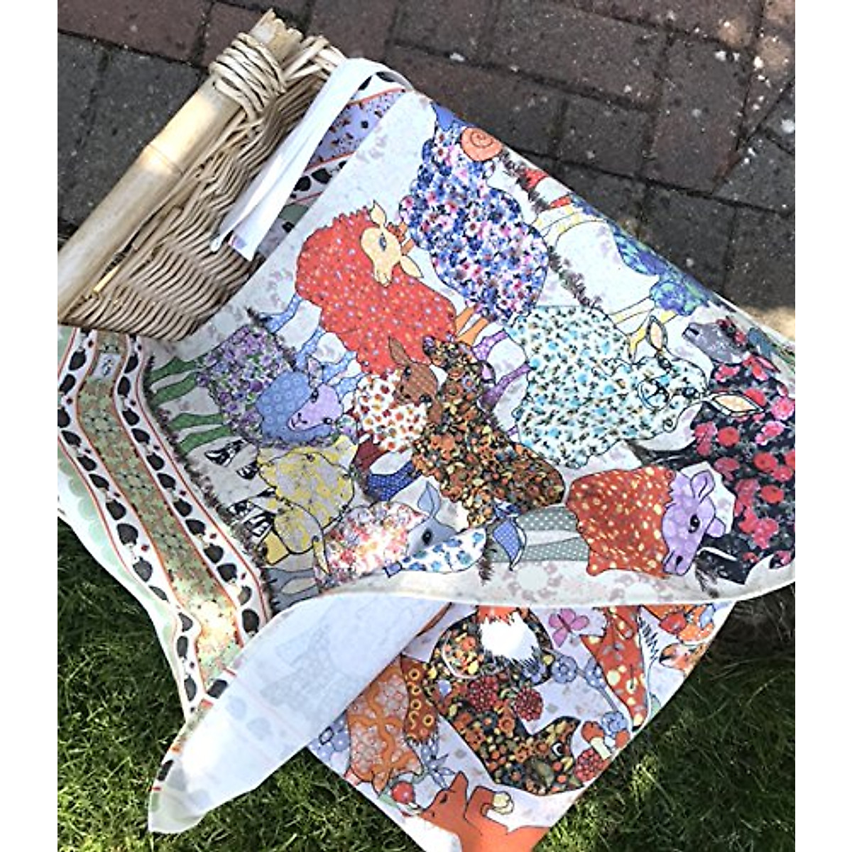 MollyMac | Sheep DISHTOWEL | Decorative Bar Towel | Soft Absorbent Dish Cloth | Kitchen Decor | Gift for Dinner Party Birthday New Home | Made in UK | 28”x18” 100% Cotton Tea Towel