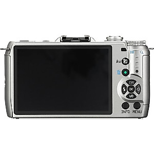 Pentax Q7 12.4MP Mirrorless Digital Camera with 3-Inch LCD - Body Only (Silver) (OLD MODEL)
