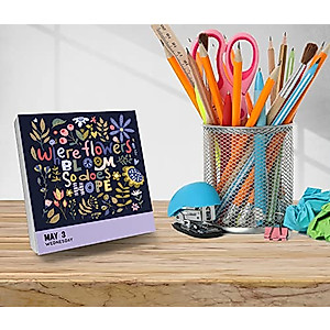 2023 Instant Happy Notes Boxed Calendar: 365 Reminders to Smile and Shine! (Daily Motivational Desk Gift)