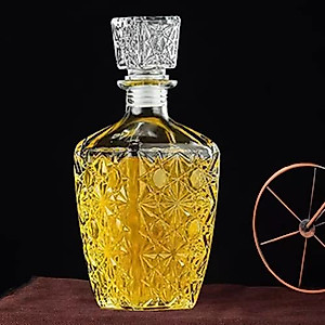 Cadamada Glasses Decanter,26 oz Diamond Pattern Wine Bottle with Lid,Delicate Decanter Set-for Tequila, Brandy, Scotch and Vodka, Gift Giving, Bar and Party Decoration (3pcs)