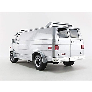 Greenlight 1983 for GMC VANDURA Custom - Silver Metallic 1/18 DIECAST Truck Pre-Built Model