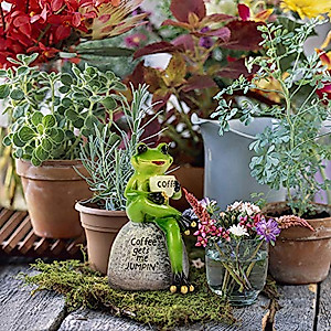 Frog Garden Statues Figurines, Frog Sitting on Stone Statue, Frogs Decor Garden Statue For Yard Ornaments and Fairy Garden Accessories, Indoor Outdoor Decoration Sculpture, Frog Gifts For Best Friend