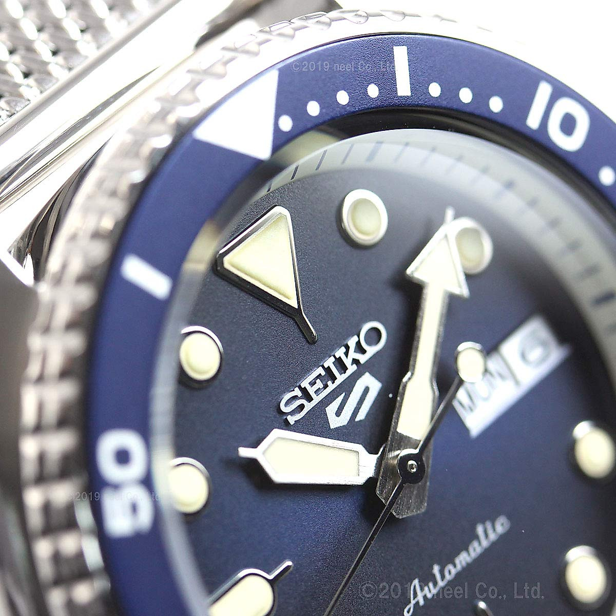 SEIKO 5 Sports Auto-Wind Mechanical Suits SBSA 015