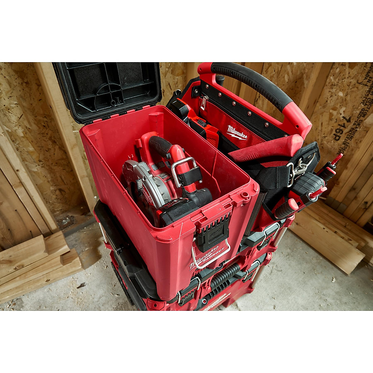 MILWAUKEE'S 48-22-8422 PACKOUT Compact Tool Box (1)