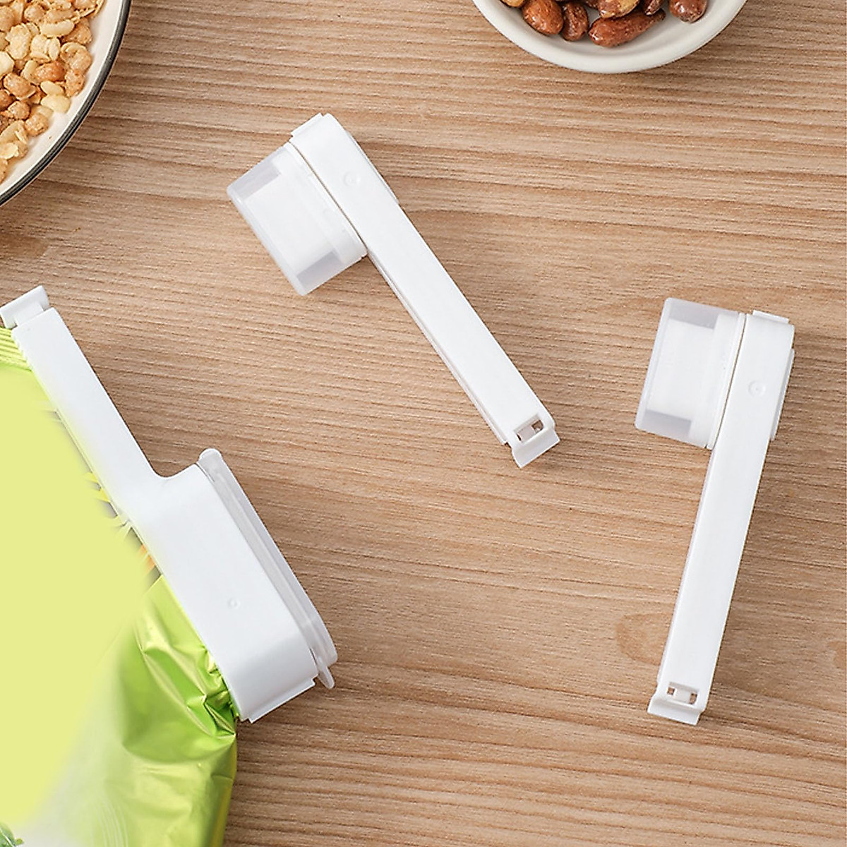 2pcs Pouring Clips Food Sealing Chip Bag Clip with Lid, Food Storage Clips with Pour Spout for Flour Coffee Cereal Whipping Cream Sealing Package(Large)