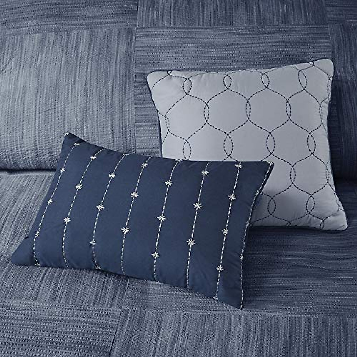 Madison Park Walter Comforter-Luxe Seersucker Print Design All Season Down Alternative Bedding, Matching Shams, Bedskirt, Decorative Pillows, California King (104 in x 92 in), Navy