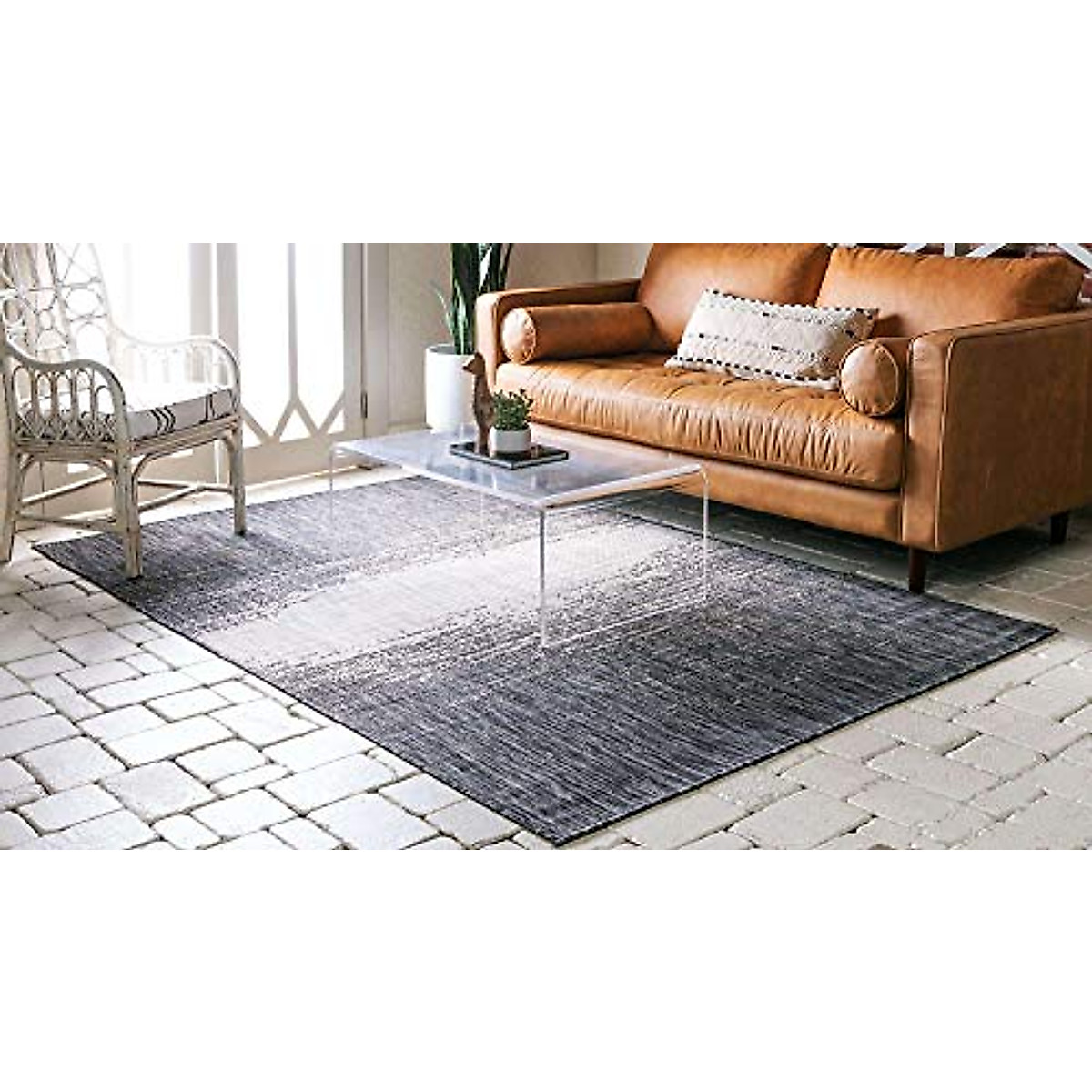 Unique Loom Outdoor Modern Collection Area Rug - Ombre (4' 1" x 6' 1" Rectangle, Charcoal Gray/ Ivory)
