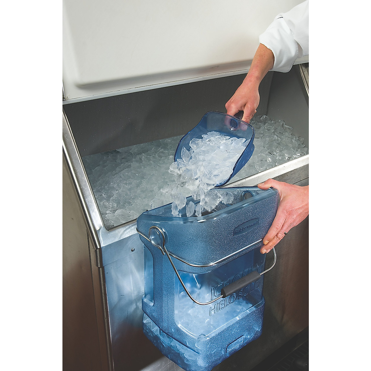 Rubbermaid Commercial Hand-Guard Ice Scoop, 74-Ounce, Transparent Blue, FG9F5000TBLUE