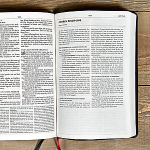 KJV Everyday Study Bible, Black LeatherTouch, Black Letter, Pure Cambridge Text, Study Notes and Comentary, Illustrations, Aricles, Charts, Easy-to-Carry, Easy-to-Read Bible MCM Type