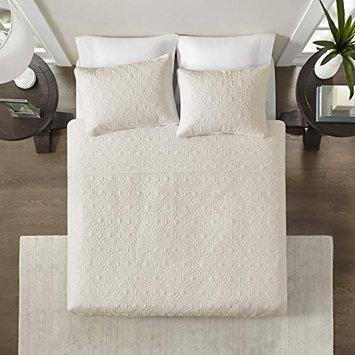 Madison Park Quebec Quilt Set - Luxurious Damask Stitching Design, Cotton Filled Lightweight Coverlet Bedspread Bedding, Shams, Full/Queen(90"x90"), Cream 3 Piece