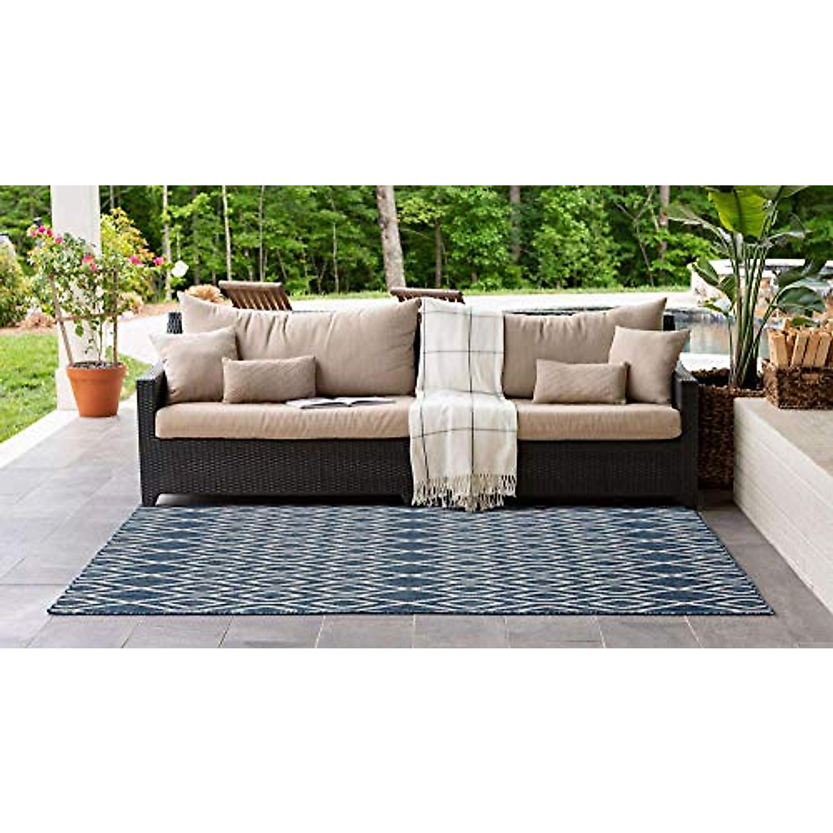 Unique Loom Jill Zarin Outdoor Collection Trellis Geometric Area Rug (9' 0 x 12' 0 Rectangular, Blue)
