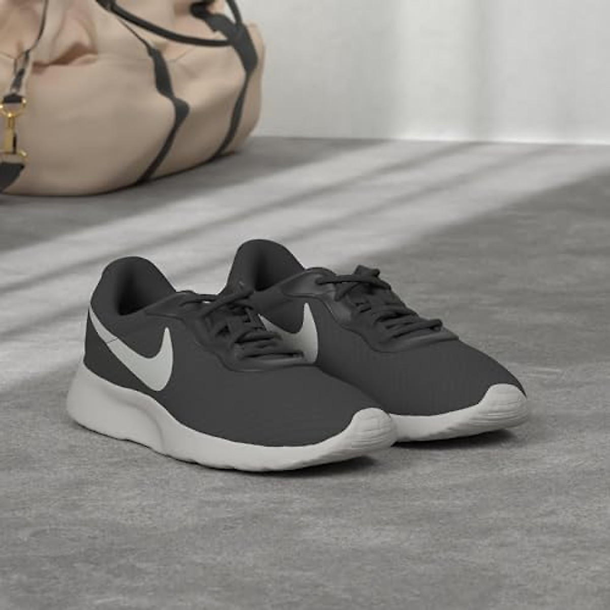 NIKE Men's Low-Top Sneaker, Black White Barely Volt Black, 11