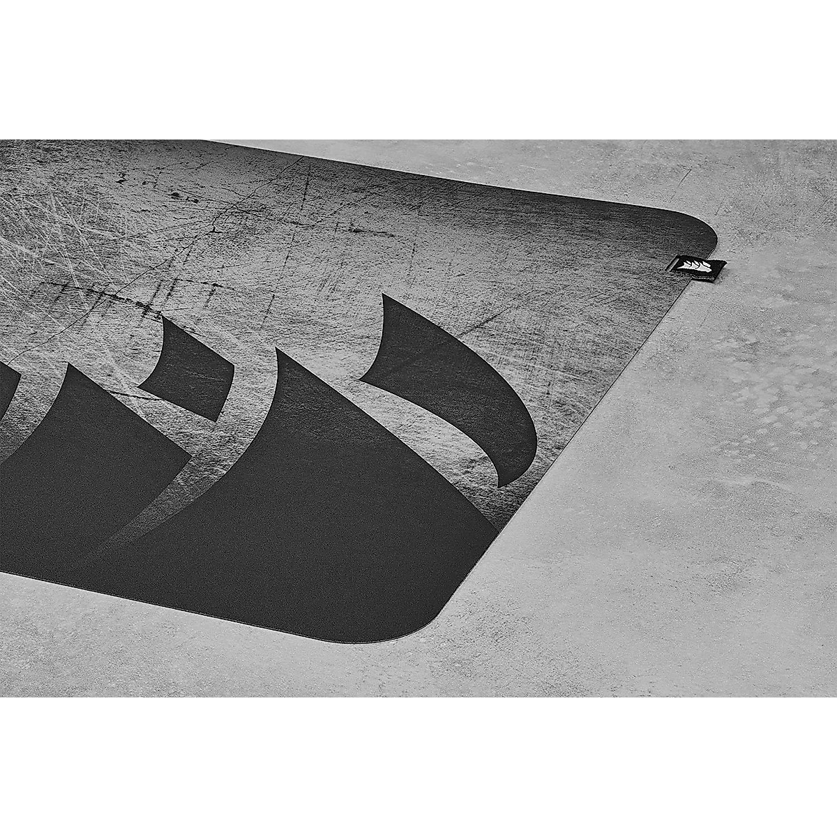 Corsair MM150 Ultra-Thin Gaming Mouse Pad – Medium