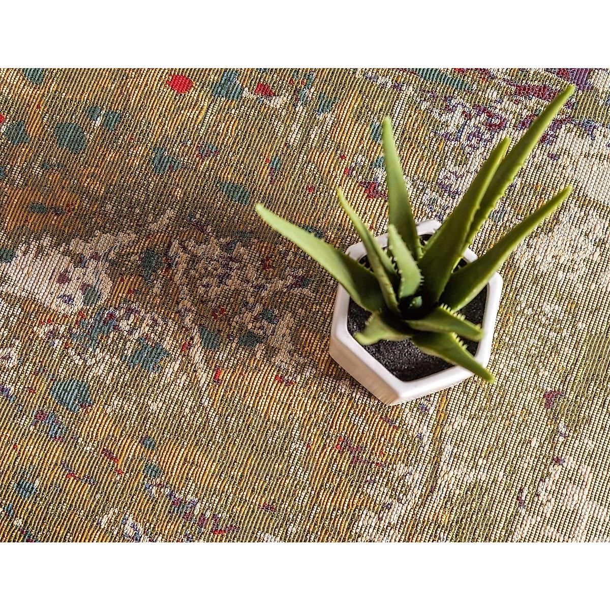 Unique Loom Outdoor Modern Collection Area Rug - Crumpled (7' 1" x 10' Rectangle, Multi/ Gold)