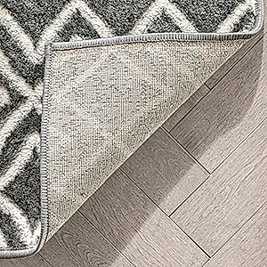 Well Woven Niria Grey Moroccan Tribal Diamonds Soft High-Lo Pile Area Rug (5'3" x 7'3")