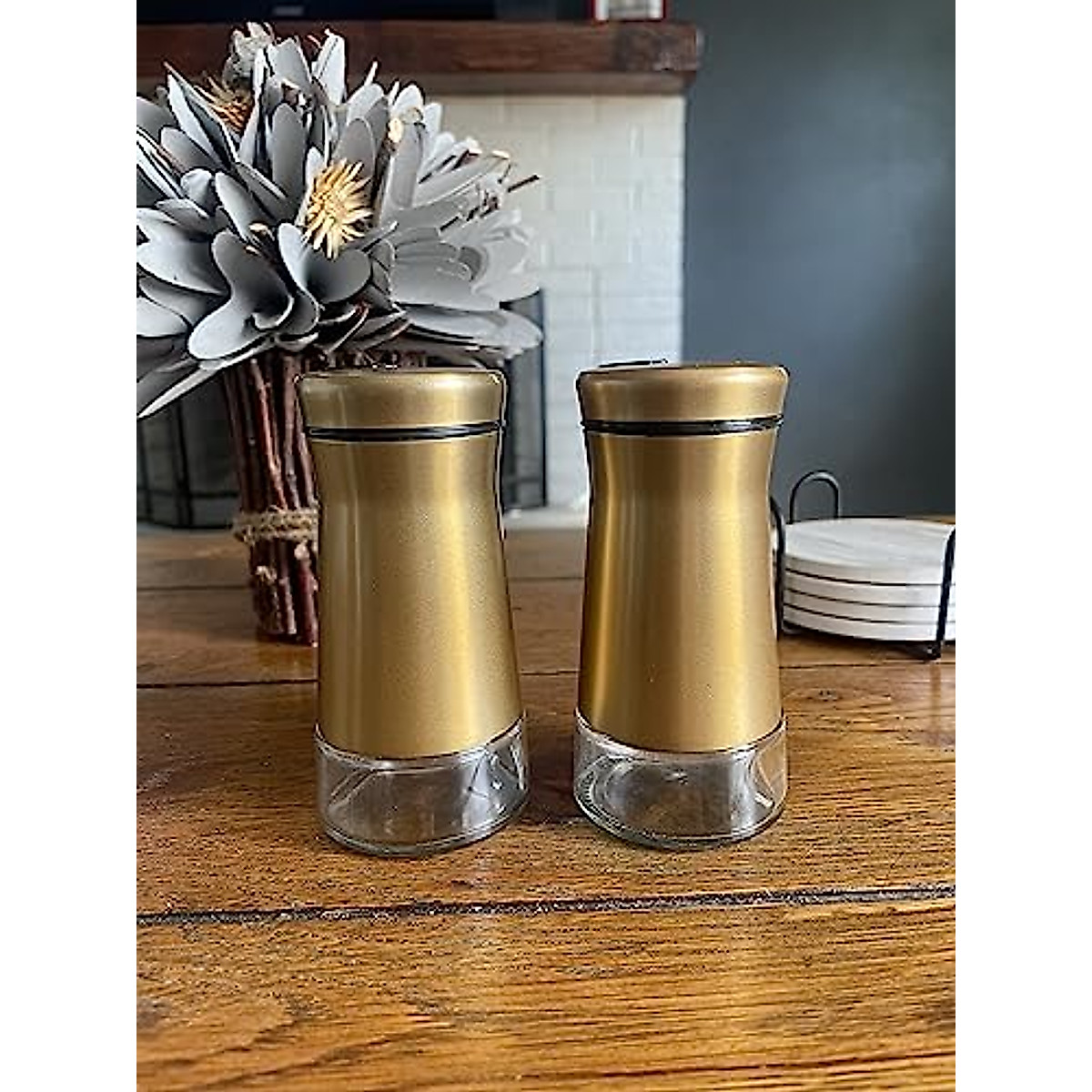 Elegant Copper Gold Salt and Pepper Shaker Set Adjustable Stainless Steel and Glass Modern Design Adjustable Top Makes it the ideal Spice and Seasoning Dispenser Kitchen Sugar and Cinnamon Shakers