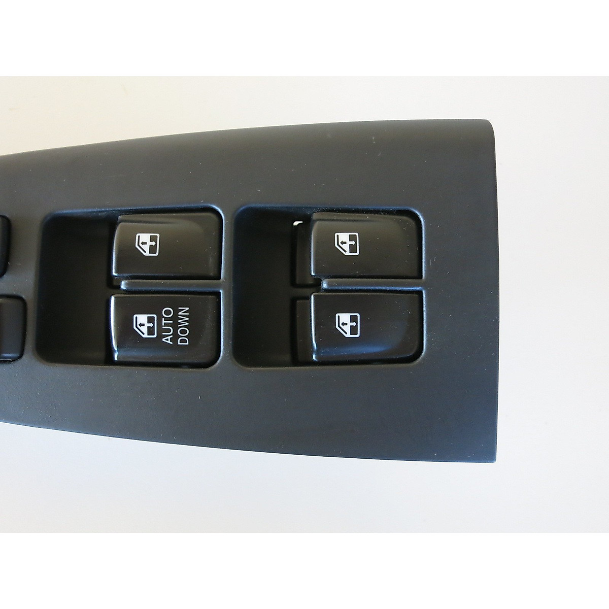 Genuine Hyundai 93570-2H110-7U Power Window Main Switch Assembly