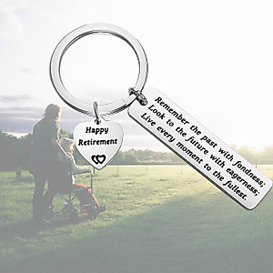 Retirement Keychain Gift Happy Retirement Gift for Men Women Teachers Retirement Jewelry Coworker Leaving Gift Remember the Past with Fondness Live Each Moment to the Fullest (silver)