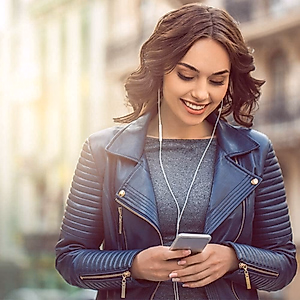 Veetone 3.5mm AUX Headphone Adapter, Lightning to 3.5mm, CSR Smart Chip, Stable Connection, Fast Transmission, Wide Signal Range, Supports 48 KHz, 26-bit Audio, HD Audio Decoding