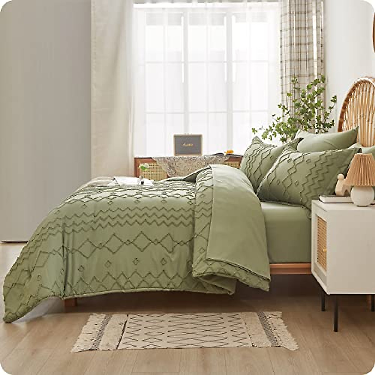 FLYMME Green Tufted Bed in A Bag Queen Size Comforter Set with Sheets, Soft Lightweight Geometric Embroidery Bedding Set 7PC, Boho Shabby Chic Farmhouse Collection All Season (Sage Green, 90''x 90'')