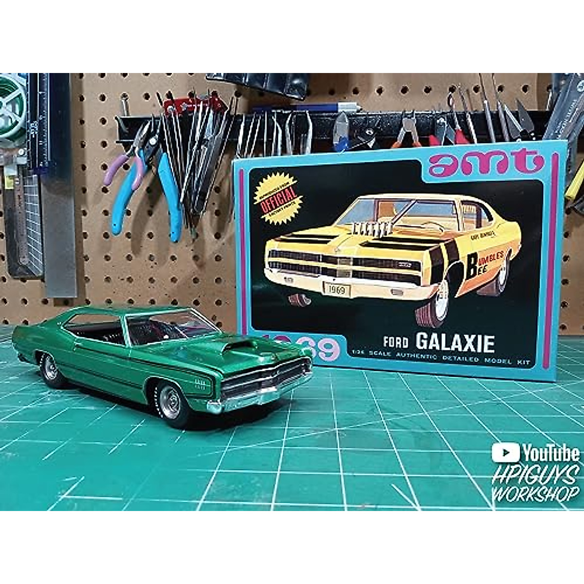 AMT 1969 Ford Galaxie Hardtop 1:25 Scale Model Kit