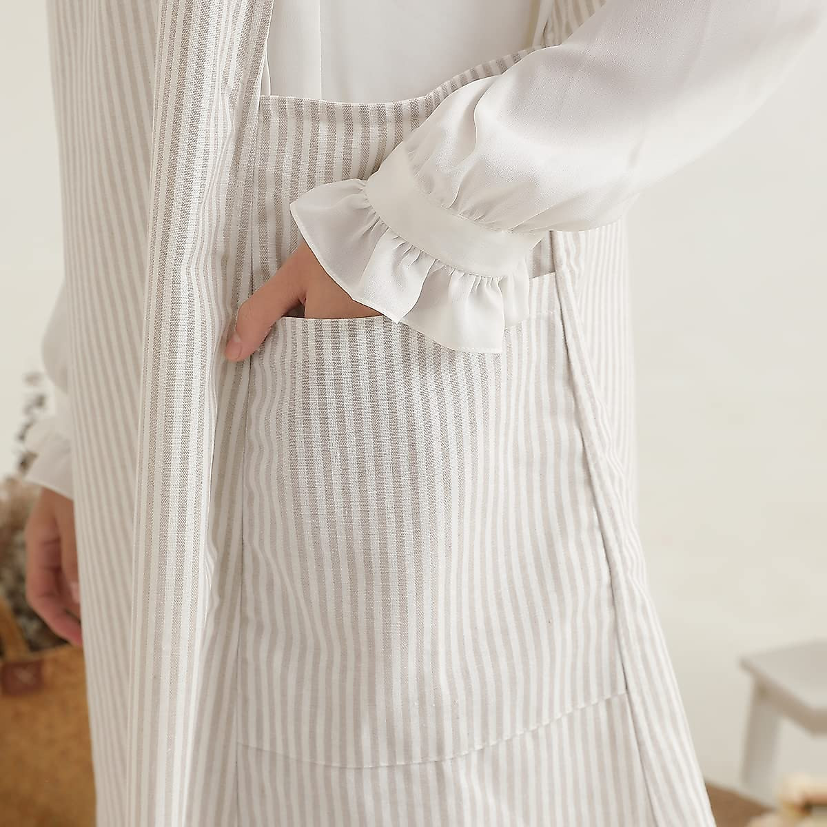 Cotton Linen Apron Wheat White Color Lace & Bow Decoration Aprons Japanese Style Girl Style Side Button Kitchen Cooking Clothes