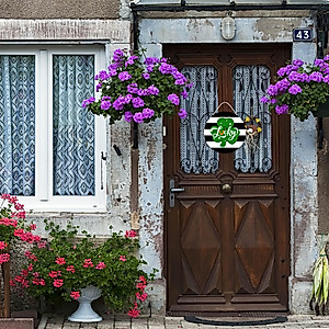 ROCWOHO St Patrick's Day Lucky Wooden Sign Round Wood Hanging Door Sign with Ribbon Bow Decoration and Wreath Clover Farmhouse Wood Door Decor for Home Outdoor Indoor Office Front Door Wall Decor