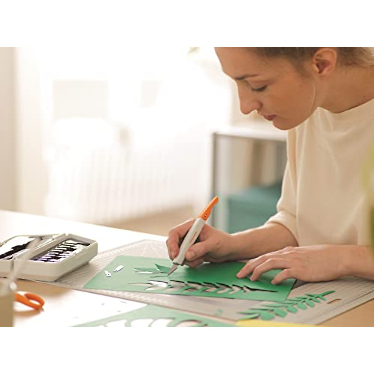 Fiskars Premium Precision Art Knife - N°11 Blade, Precision Handicraft Knife/Blade, Total Length: 15.5 cm, Incl. 1 Blade No. 11, Quality Steel/Plastic, White/Orange, 1024386