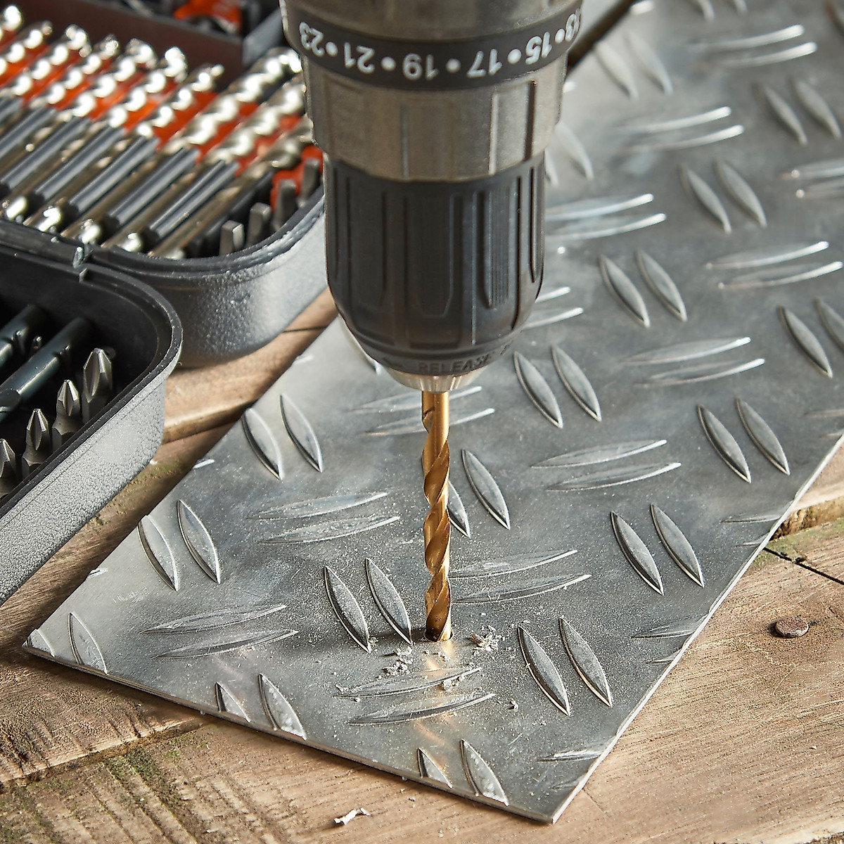 VonHaus 246-Piece Drill and Drive Bit Set with Titanium Coated HSS Bits and Storage Case for Drilling Metal, Masonry, Wood and Plastics