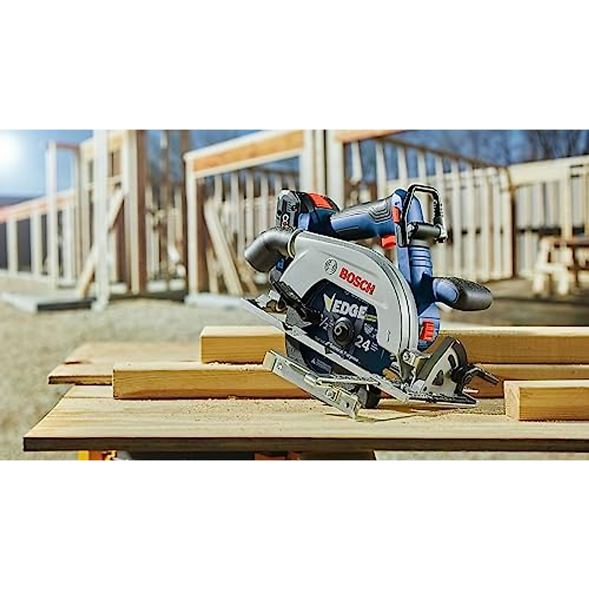 BOSCH GKS18V-22B25 18V Brushless Blade-Right 6-1/2 In. Circular Saw Kit with (2) CORE18V 4 Ah Advanced Power Batteries