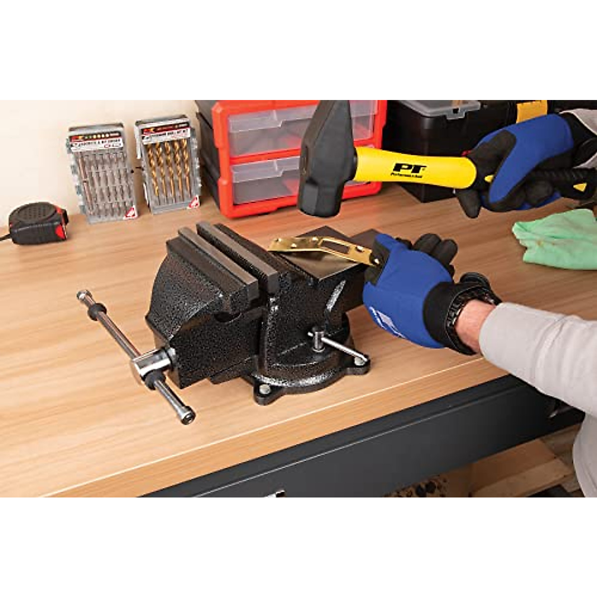 Performance Tool MV8 Hammer Tough Powder Coating, 360 Degree Swivel 8-Inch Bench Vise (7-Inch Jaw Opening, 3-Inch Throat Depth)