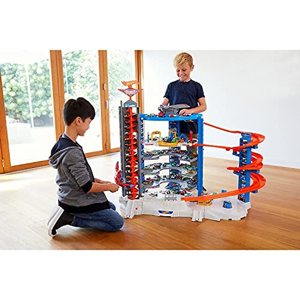 Hot Wheels Toy Car Track Set & 4 1:64 Scale Cars, Super Ultimate Garage, 3+ Ft Tall with Motorized Gorilla & Storage for 140 Cars