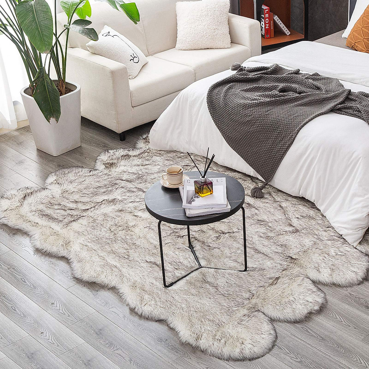 Carvapet Soft Fluffy Rugs Faux Fur Sheepskin Area Rug for Bedroom Floor Mat Carpet for Living Room Nursery 5 x 7 Feet,White with Black Tips