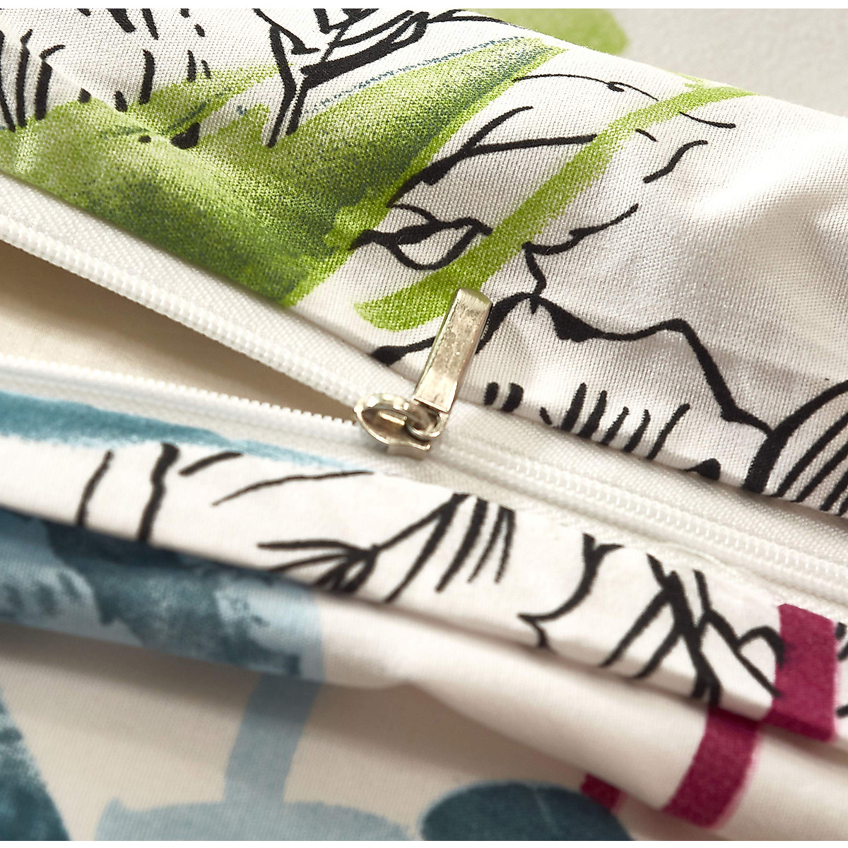 LOKATSE HOME 3 Pcs Printed Duvet Cover Set with 2 Pillowcase Soft and Comfortable - Machine Washable (Queen/Colorful), Colorful-Leaves