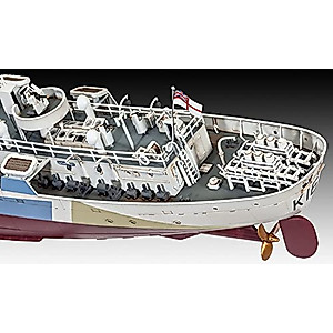 Revell 05132 43.9 cm HMCS Snowberry Model Kit