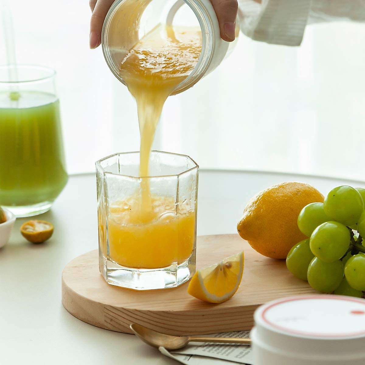 Ycc ice Personal Blender for Shakes and Smoothies with BPA Free Portable USB Rechargeable Juicer Milkshake Blender Conveniently and quickly juice and make milkshakes suitable for carrying around