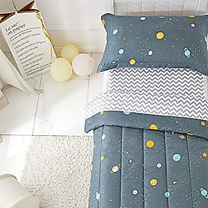 Boys Space Planet Toddler Bedding Set Gray-Green Includes Adorable Quilted Comforter, Fitted Sheet, Top Sheet, and Pillow Case for Boys Bed