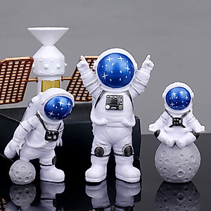 LUOZZY 3Pcs Astronaut Figurines Cake Topper Outer Space Cake Decoration Spaceman Model Display Miniature Astronaut Toys Set (Star)