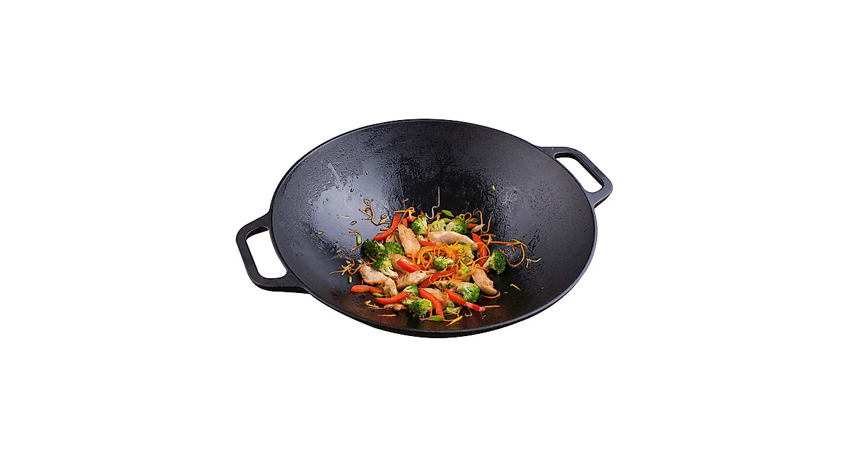 Victoria 14-Inch Cast Iron Wok for Versatile Cooking | Made in Colombia