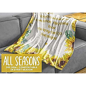 InnoBeta Gigi Sunflower Throw Blanket - Gigi Gifts for Grandma - Flannel Blankets Gift for Gigi on Christmas, Birthday, or Thanksgiving - 50" x 65"